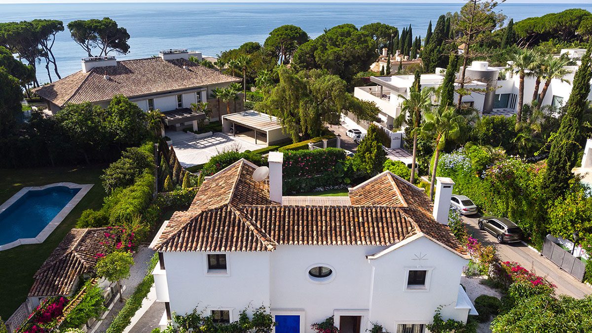 Luxury with a Sea View: Staying Close to the Beach in Marbella