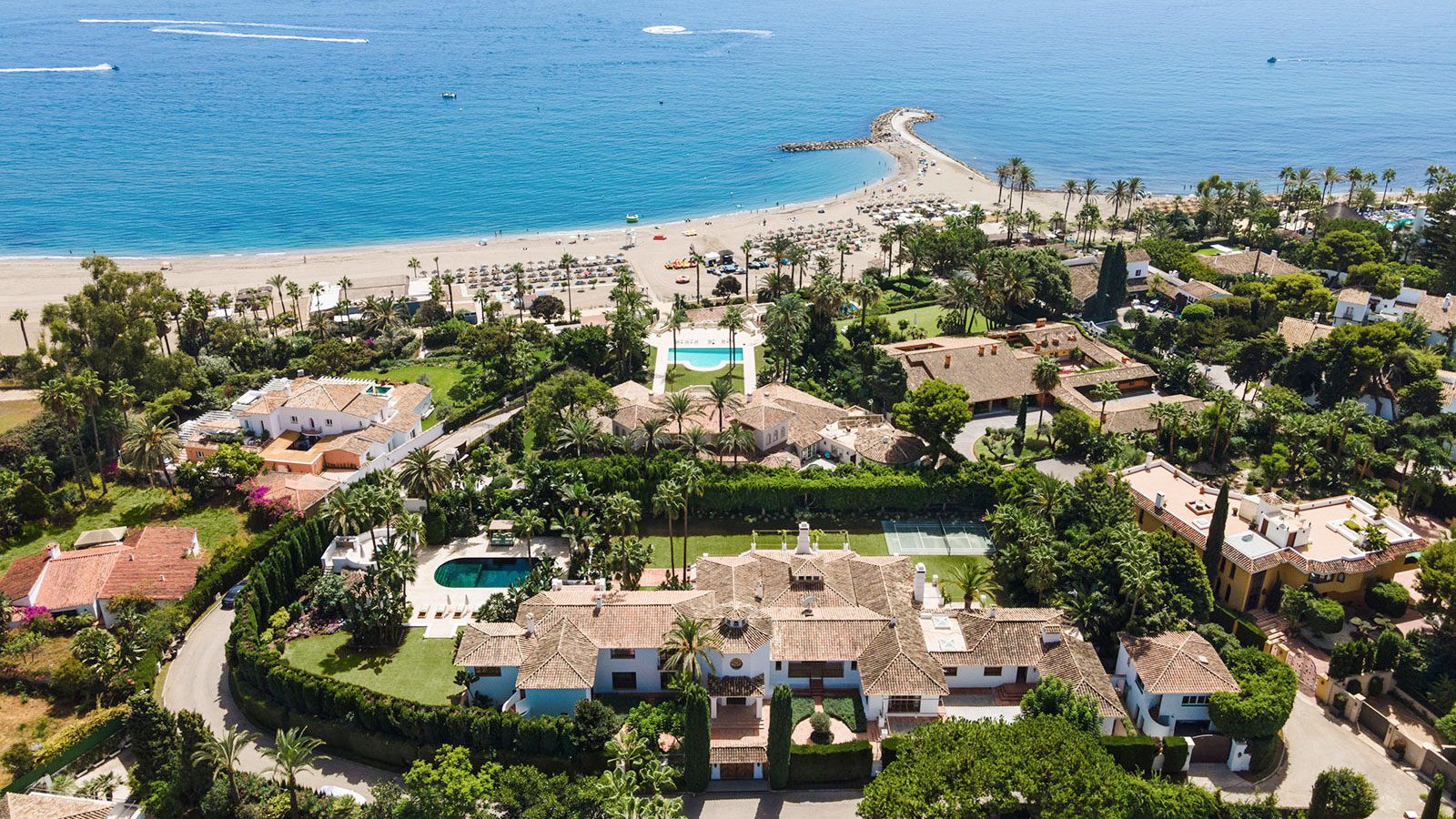 Luxury with a Sea View: Staying Close to the Beach in Marbella
